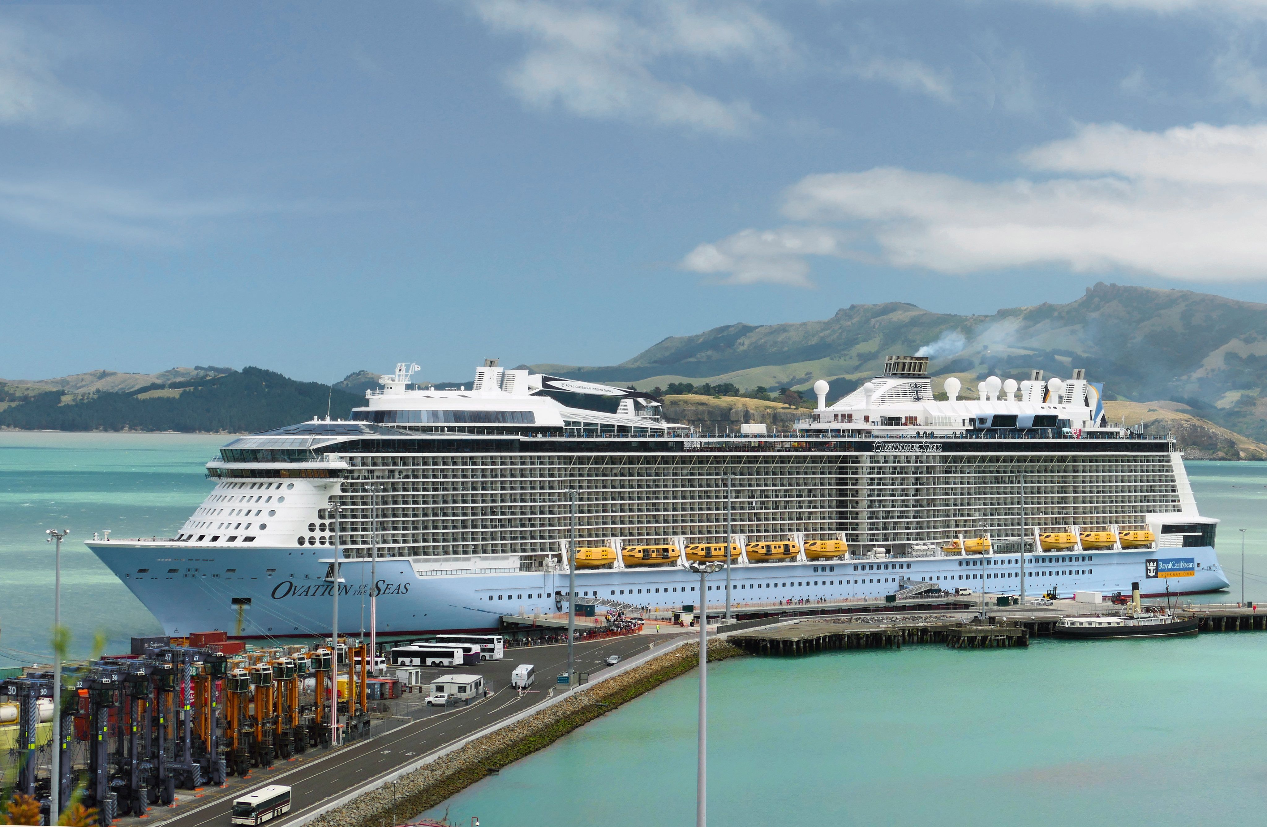 RCL Retail Sentiment Bullish ahead of Q2 results